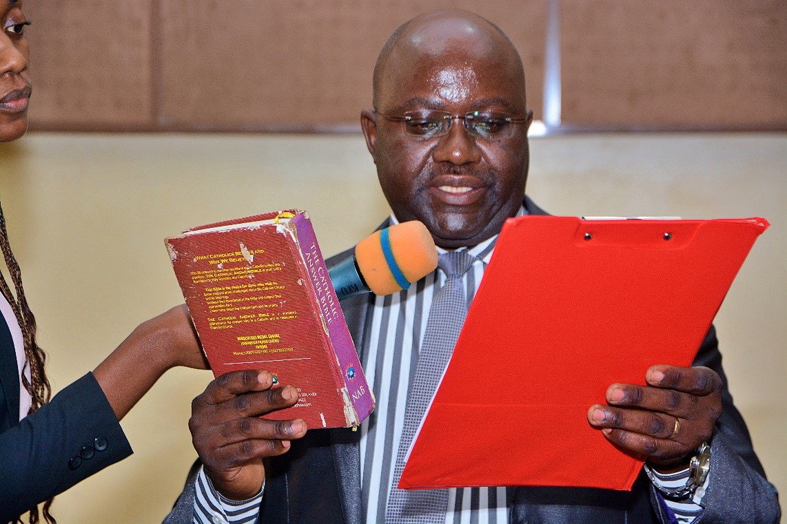 Dr. Bakyayita takes over KYUASA reins - The Official Kyambogo ...