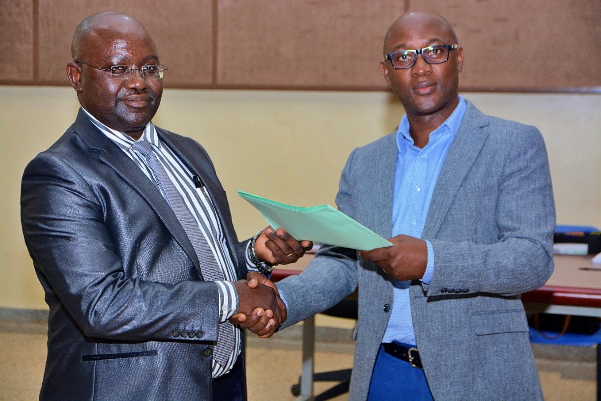 Dr. Bakyayita takes over KYUASA reins - The Official Kyambogo ...